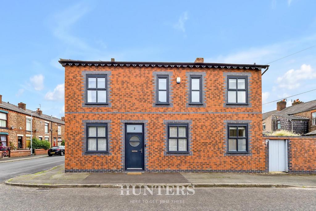 Wilton Street, Middleton M24 3 bed end of terrace house - £240,000