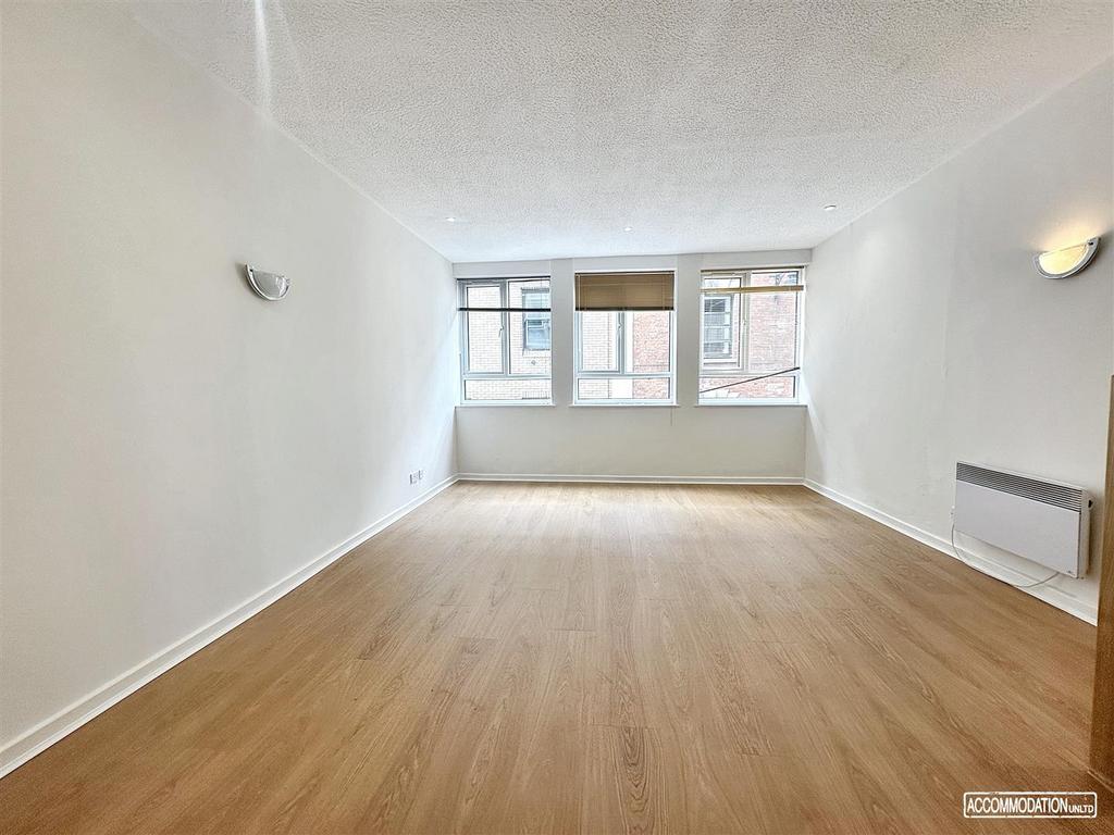 St Giles Court Small St Bristol 1 bed flat - £1,250 pcm (£288 pw)