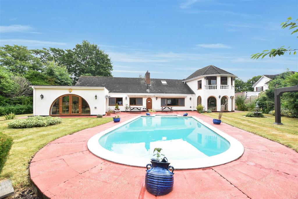 Guildford Road, Fetcham KT22 7 bed detached house for sale - £1,795,000