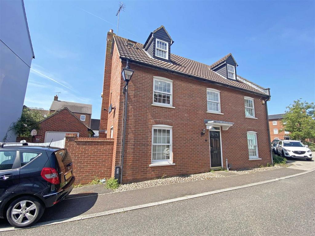 Milbank, Chancellor Park, Chelmsford 6 bed link detached house - £650,000