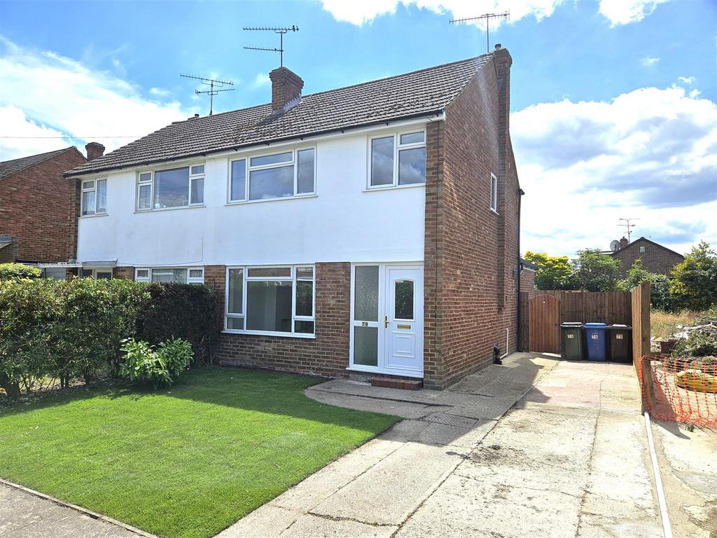 Field Way, Aldershot 3 bed semi-detached house - £425,000