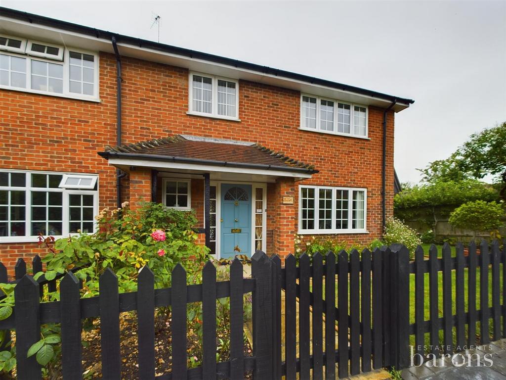 The Street, Basingstoke RG24 4 bed end of terrace house - £525,000