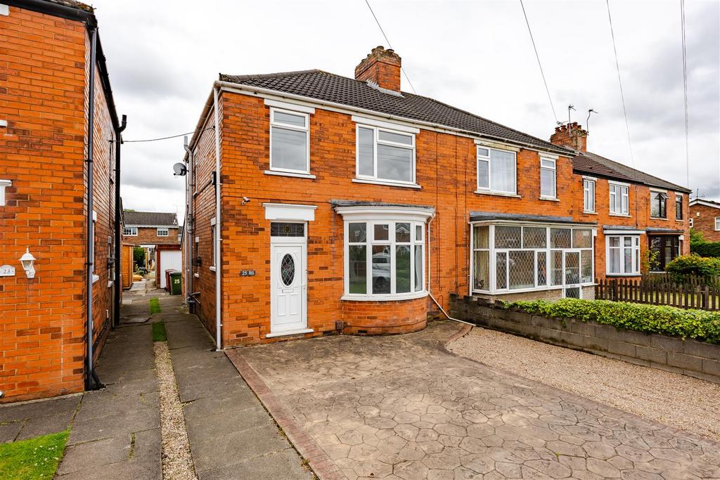 Burn Road, Scunthorpe 3 bed semi-detached house - £800 pcm (£185 pw)