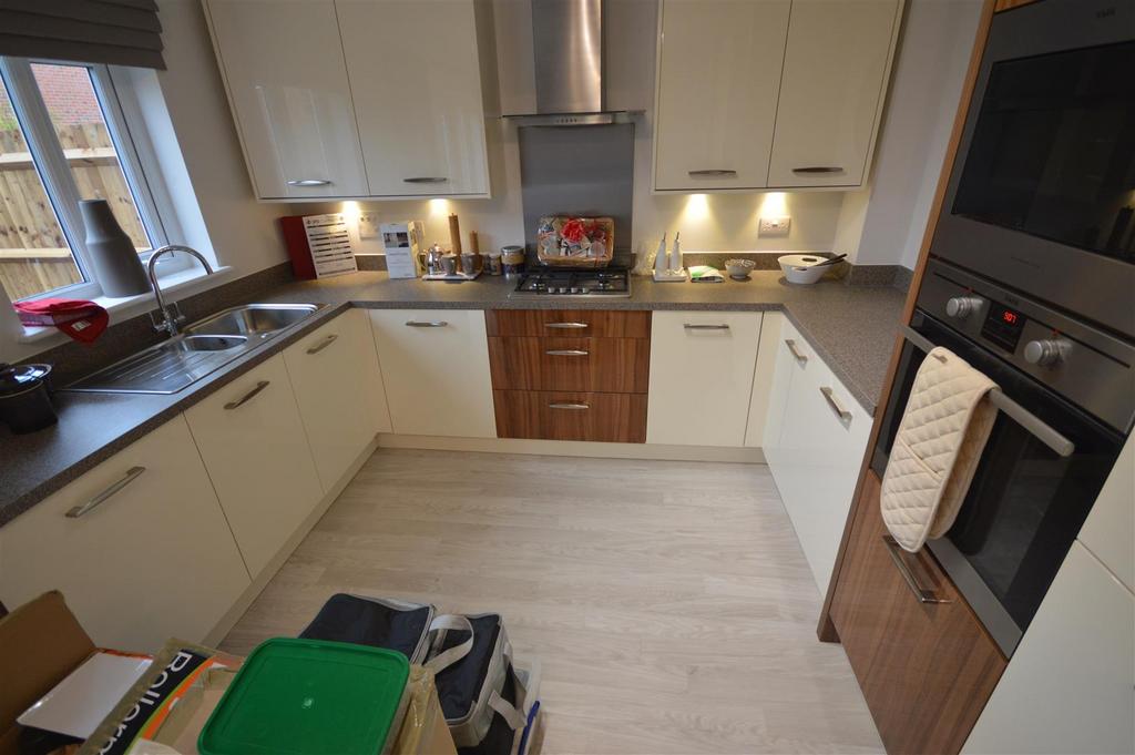 Laverton Road, Leicester 3 bed semi-detached house - £1,400 pcm (£323 pw)