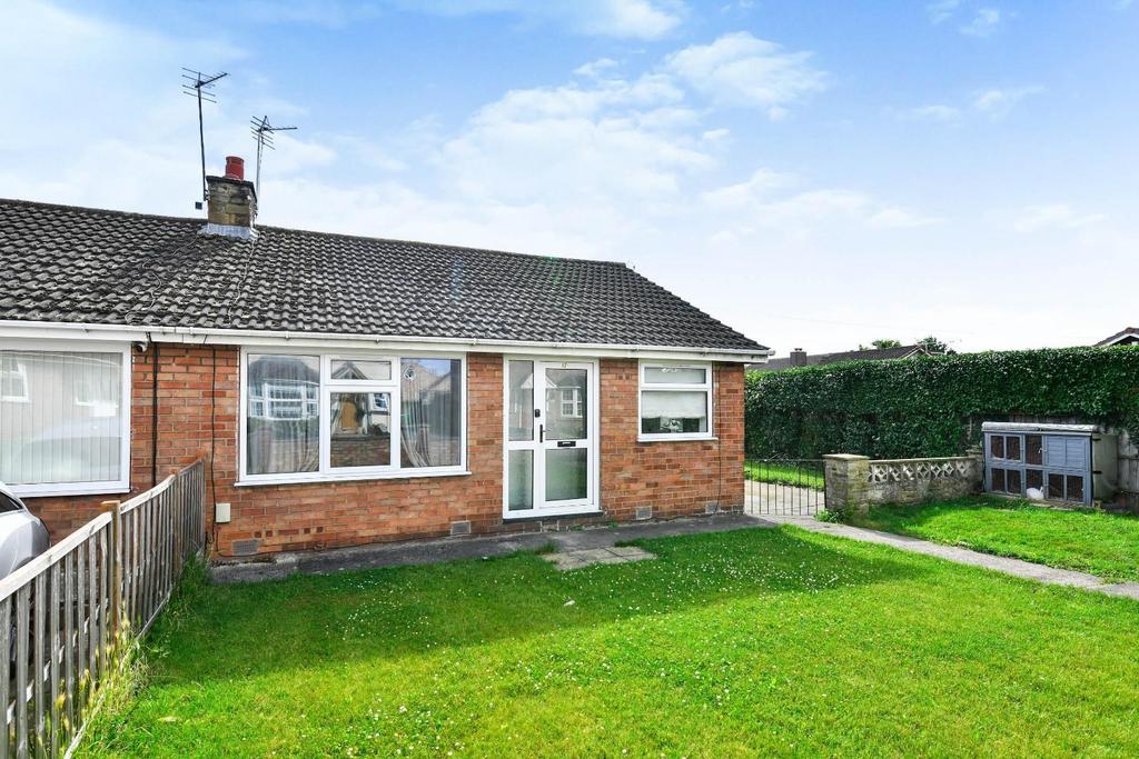 Chiltern Way, Huntington, York, YO32 9RS 2 bed semi-detached bungalow ...