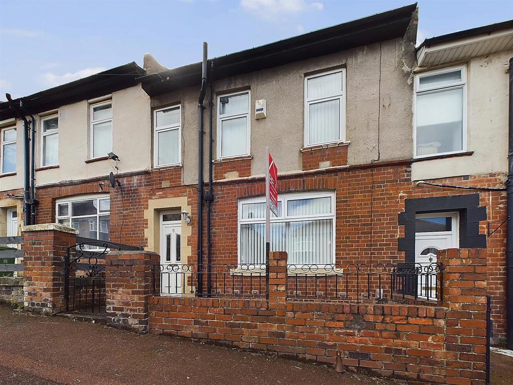 Highcliffe Gardens, Gateshead NE8 3 bed terraced house - £125,000