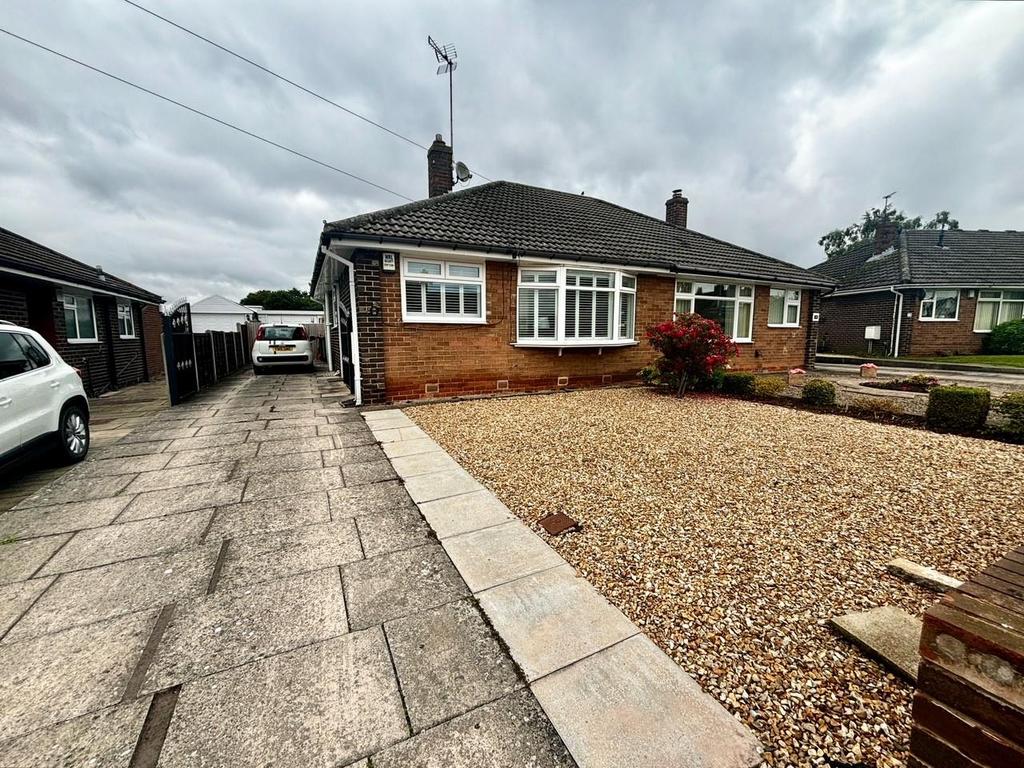 Glebelands Close, Garforth, Leeds 2 bed semi-detached bungalow - £255,000