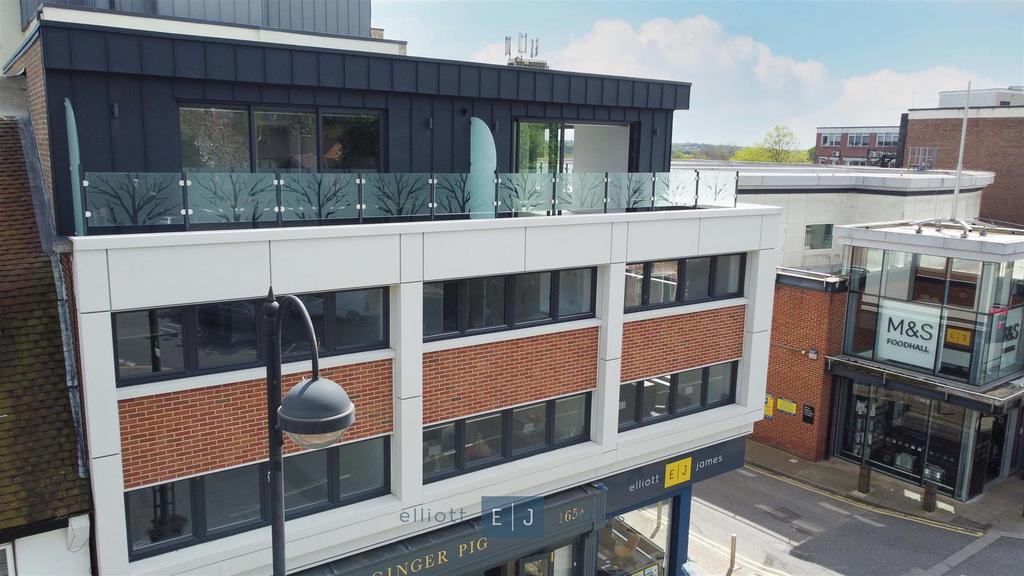 High Road, Loughton IG10 1 bed apartment - £1,800 pcm (£415 pw)