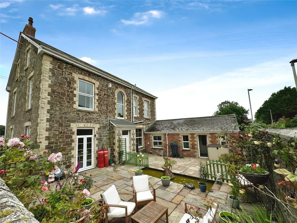 Holsworthy, Devon 6 bed detached house - £425,000