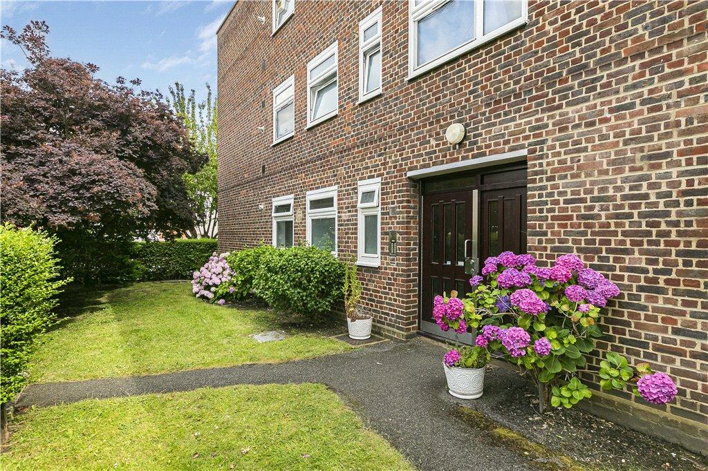 Oakhill Road, London, SW15 2 bed apartment - £450,000
