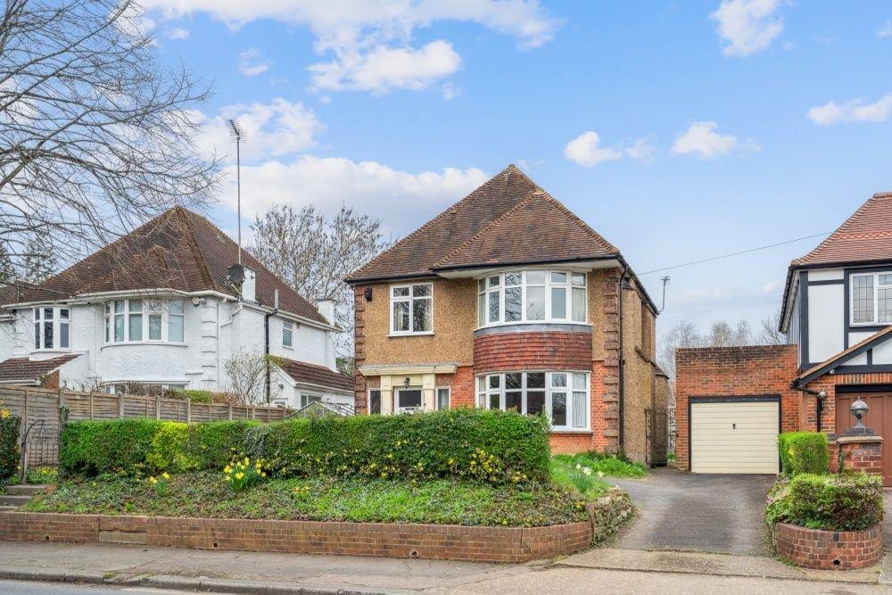 Uxbridge Road, Pinner, HA5 4SL 4 bed detached house - £1,150,000
