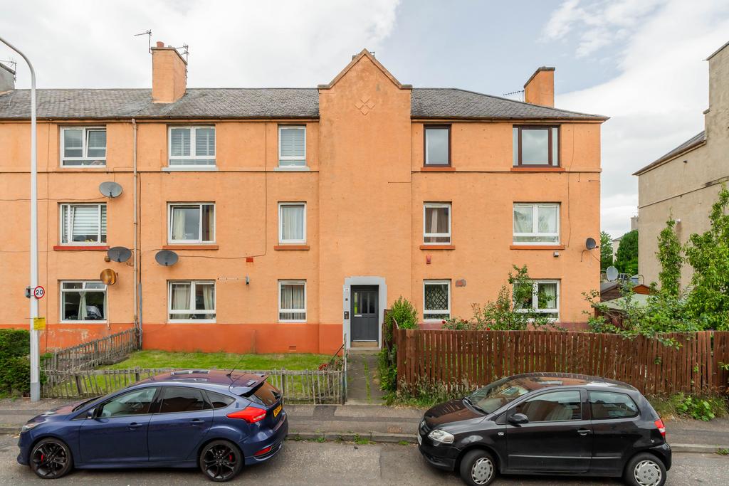 Stenhouse Avenue West, Edinburgh EH11 2 bed flat - £160,000