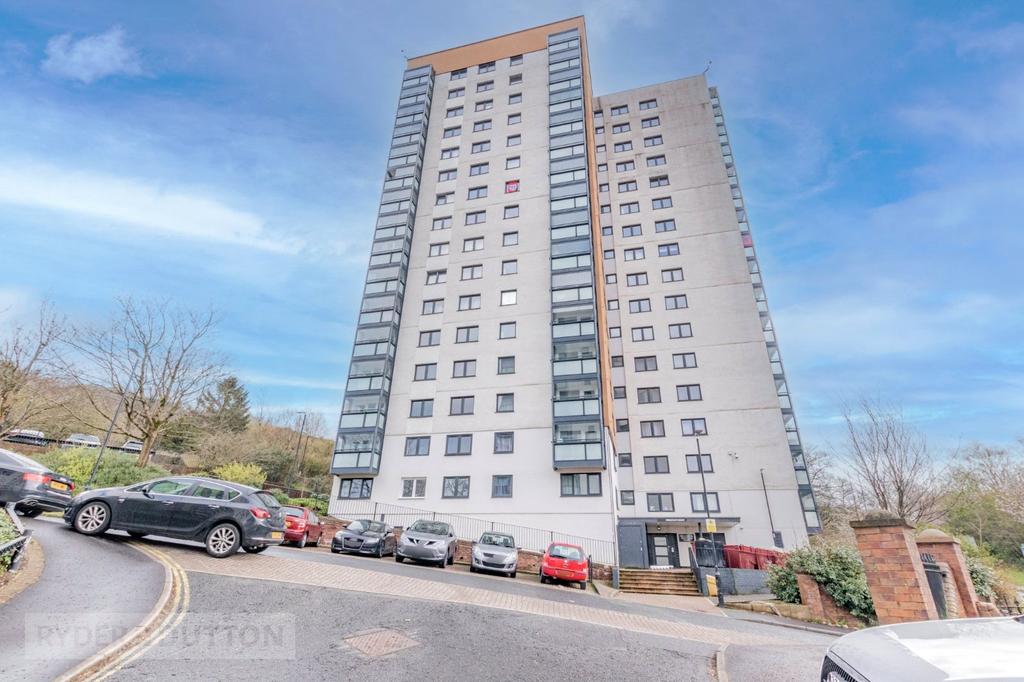 Wheatley Court, Mixenden, Halifax... 2 bed apartment - £75,000