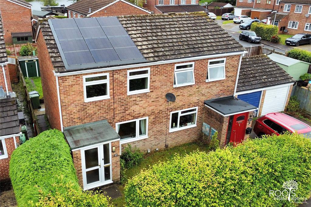 Rosedale Gardens, Berkshire RG19 2 bed semi-detached house - £312,500