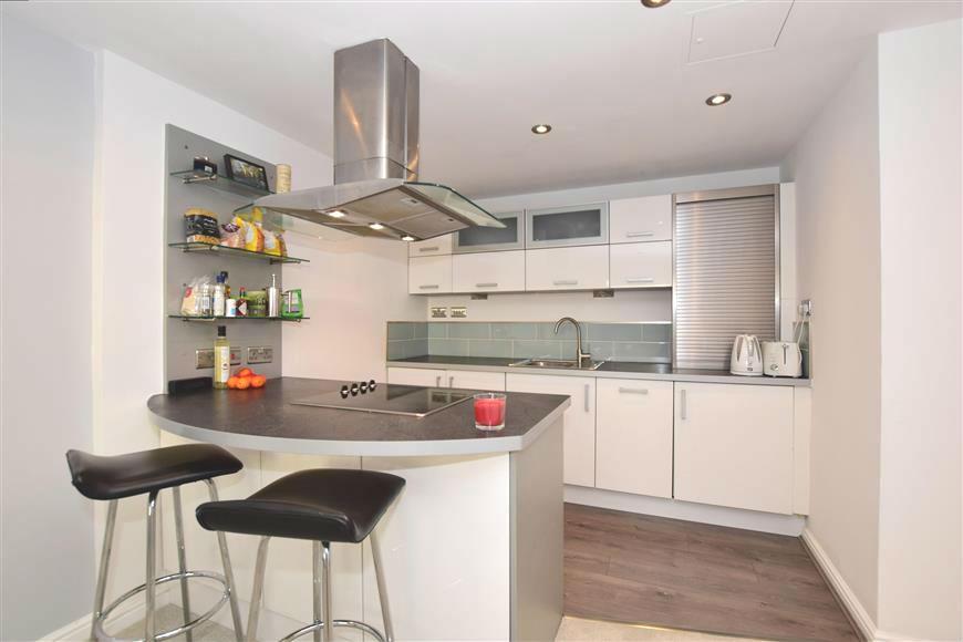 Throwley Way Sutton SM1 1 bed flat - £1,200 pcm (£277 pw)