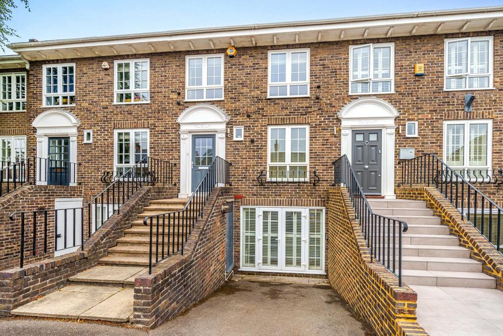 Manor Road, Teddington, TW11 4 bed terraced house to rent - £4,250 pcm ...
