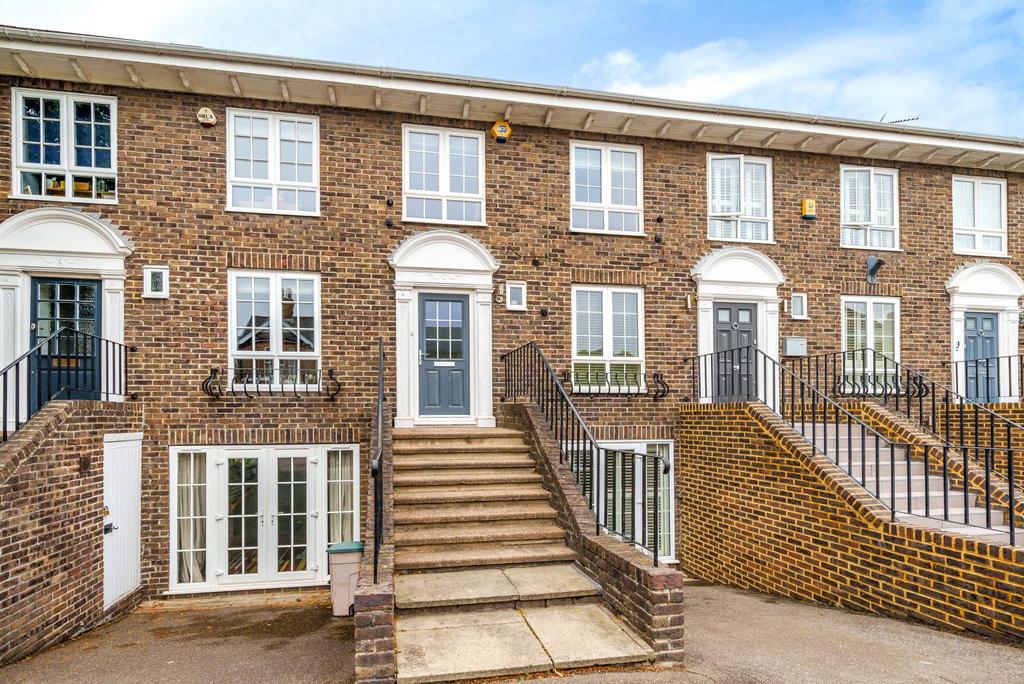 Manor Road, Teddington, TW11 4 bed terraced house to rent - £3,800 pcm ...