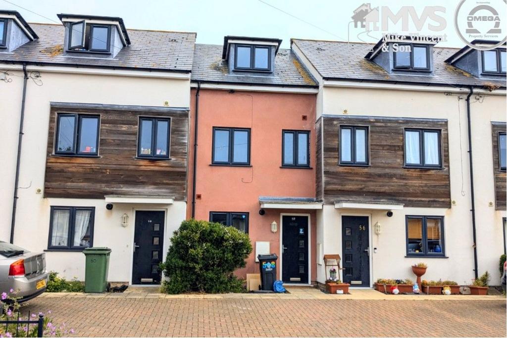 Ellis Road, Clacton-on-Sea 4 bed terraced house for sale - £200,000