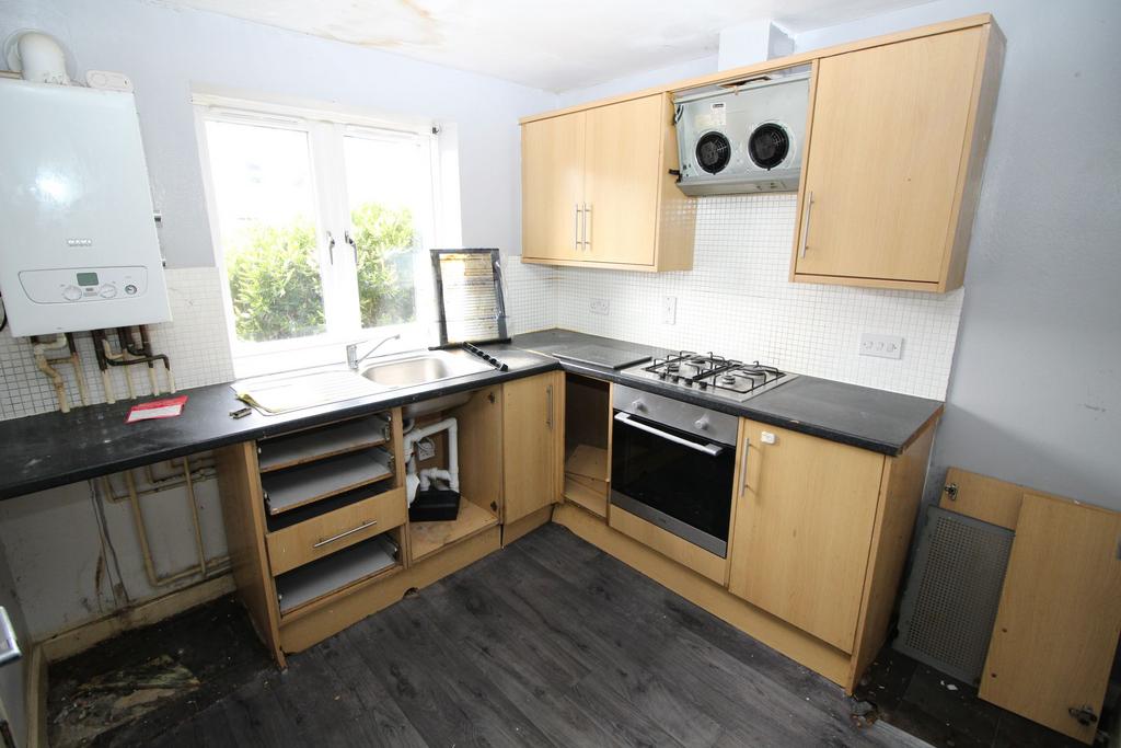 Ellis Road, Clacton-on-Sea 4 bed terraced house for sale - £200,000