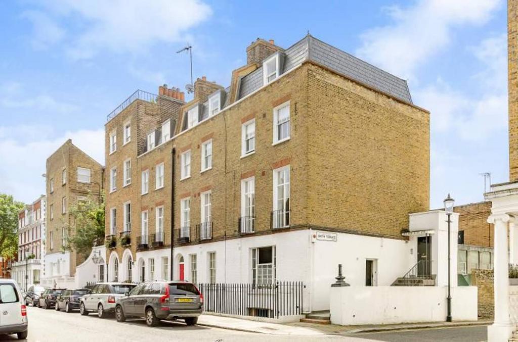 Smith Street, Chelsea, London, SW3 3 bed flat for sale - £1,575,000
