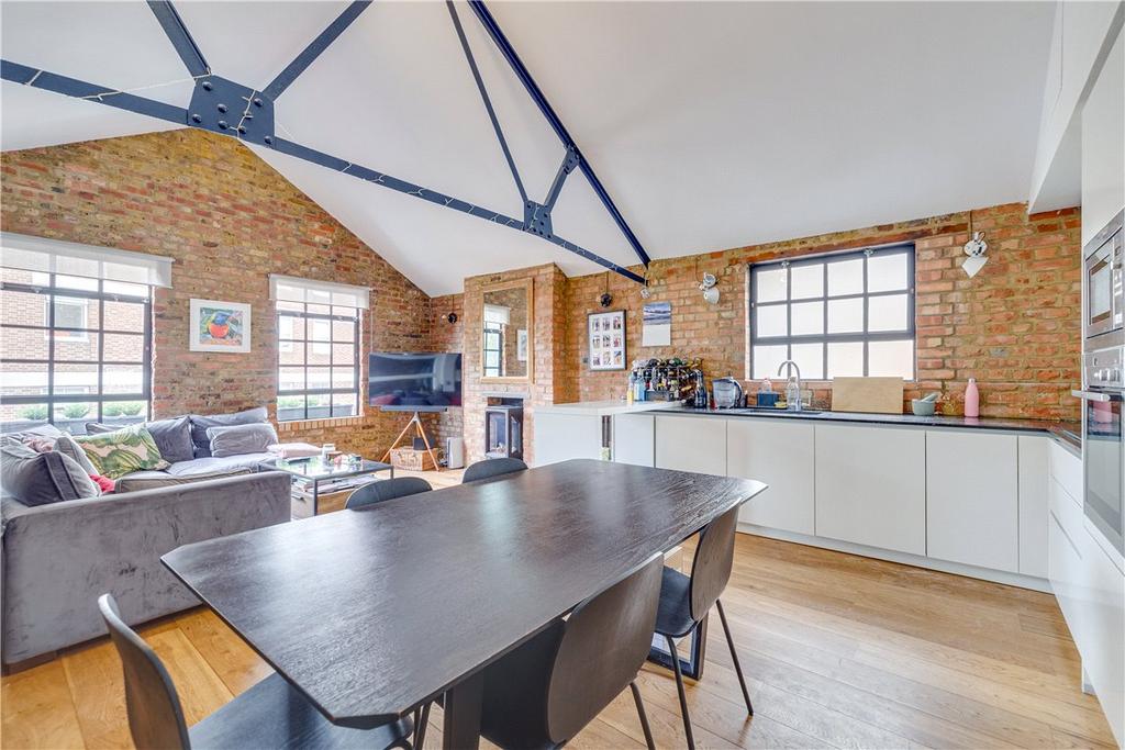 Crabtree Lane, London, SW6 2 bed apartment - £750,000