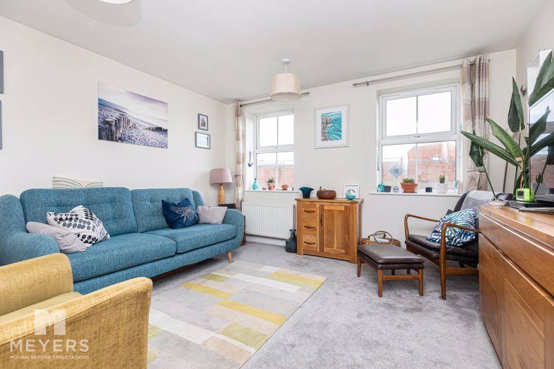 Southbourne Grove, Bournemouth, BH6 2 bed apartment for sale - £210,000