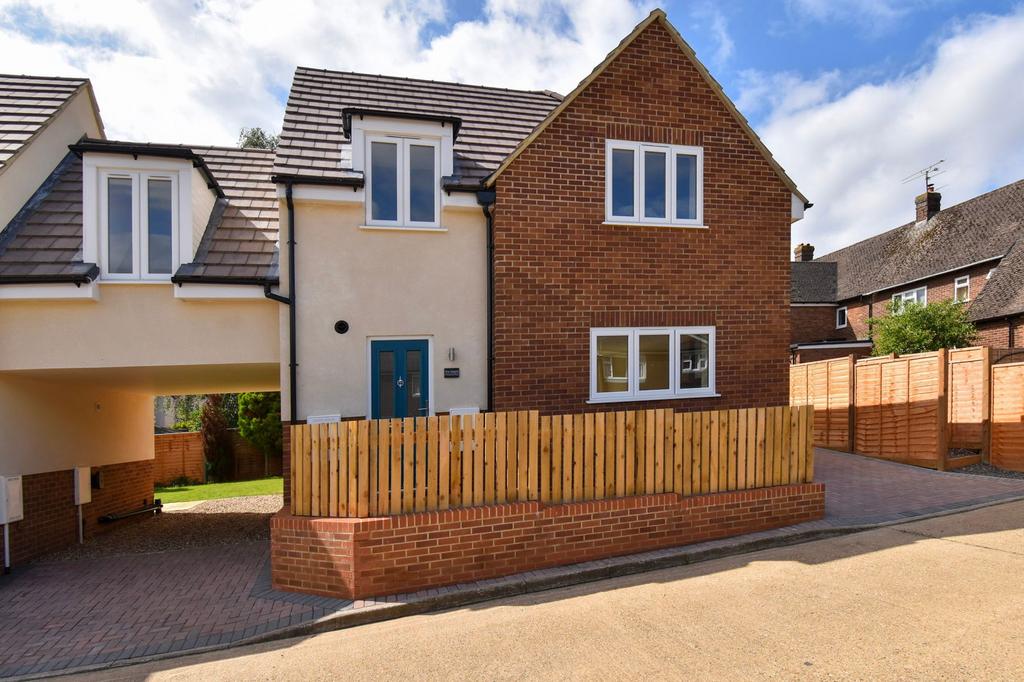 Knebworth SG3 3 bed link detached house - £425,000