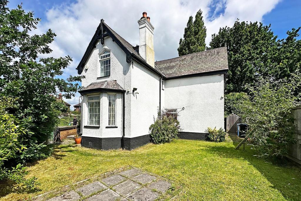 Moss Lane, Timperley 4 bed detached house for sale - £585,000