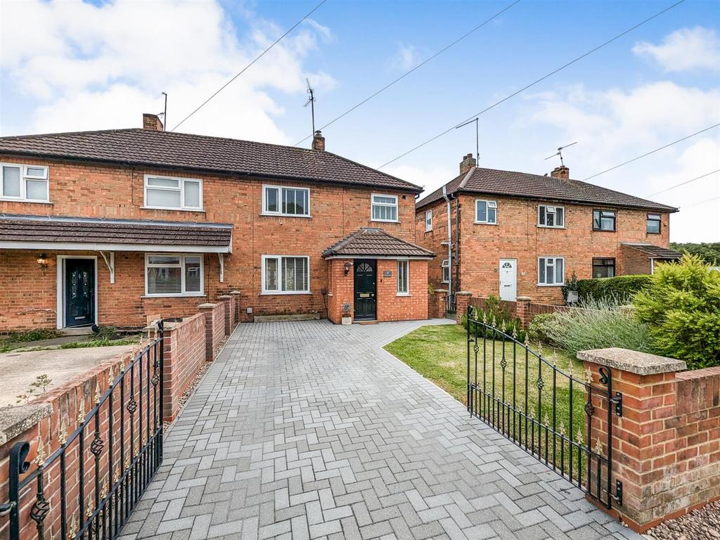 Kelvin Grove, Corby NN17 3 bed semi-detached house for sale - £255,000