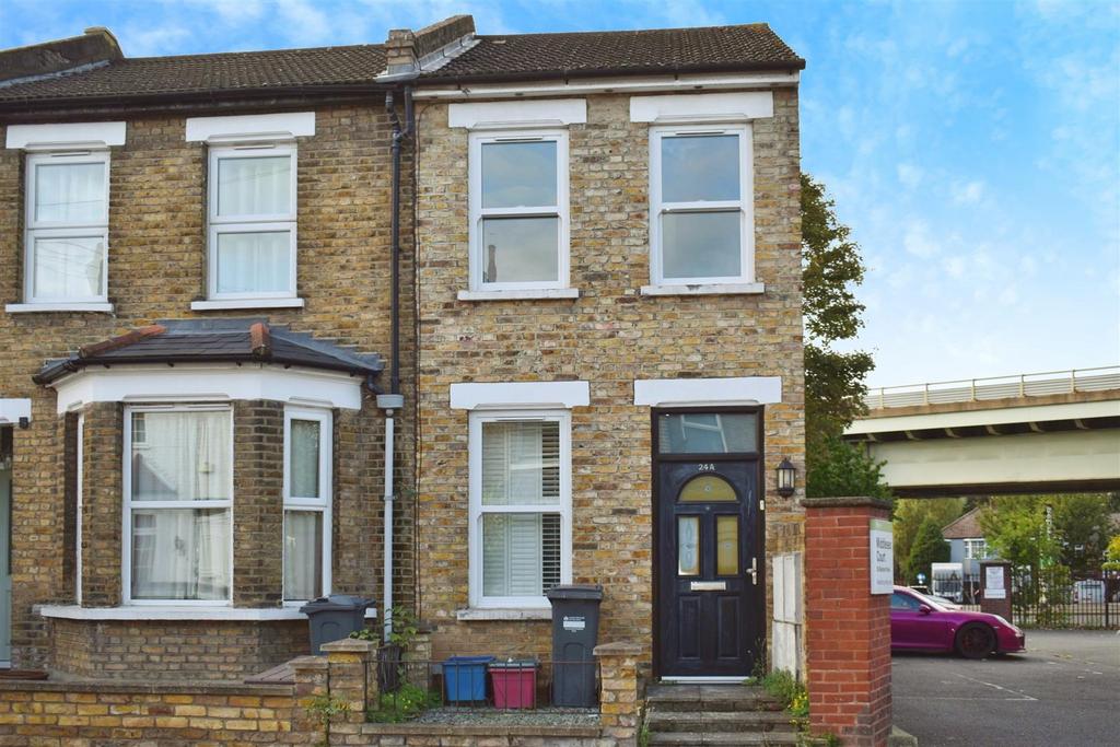 Glenhurst Road, Brentford 2 bed end of terrace house - £560,000