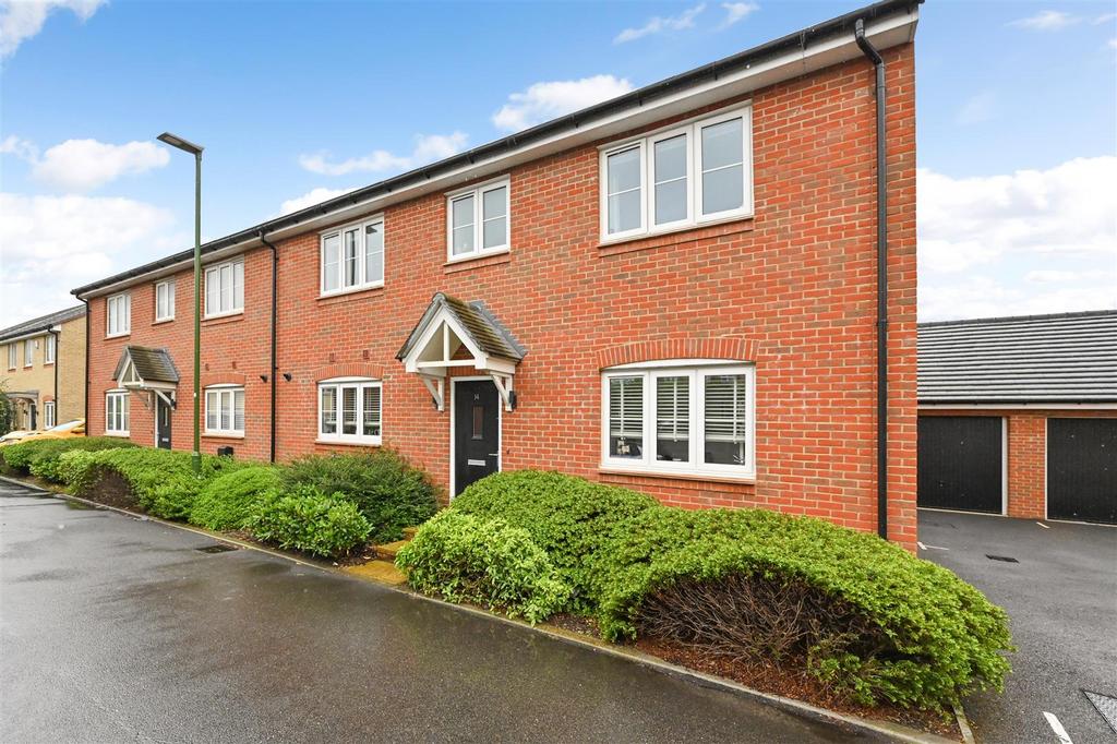 Tern Crescent, Chichester 4 bed semi-detached house - £1,895 pcm (£437 pw)