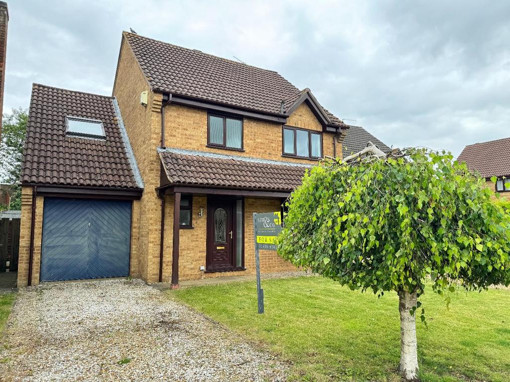 Browning Avenue, Brambleside, Kettering 4 bed detached house - £355,000