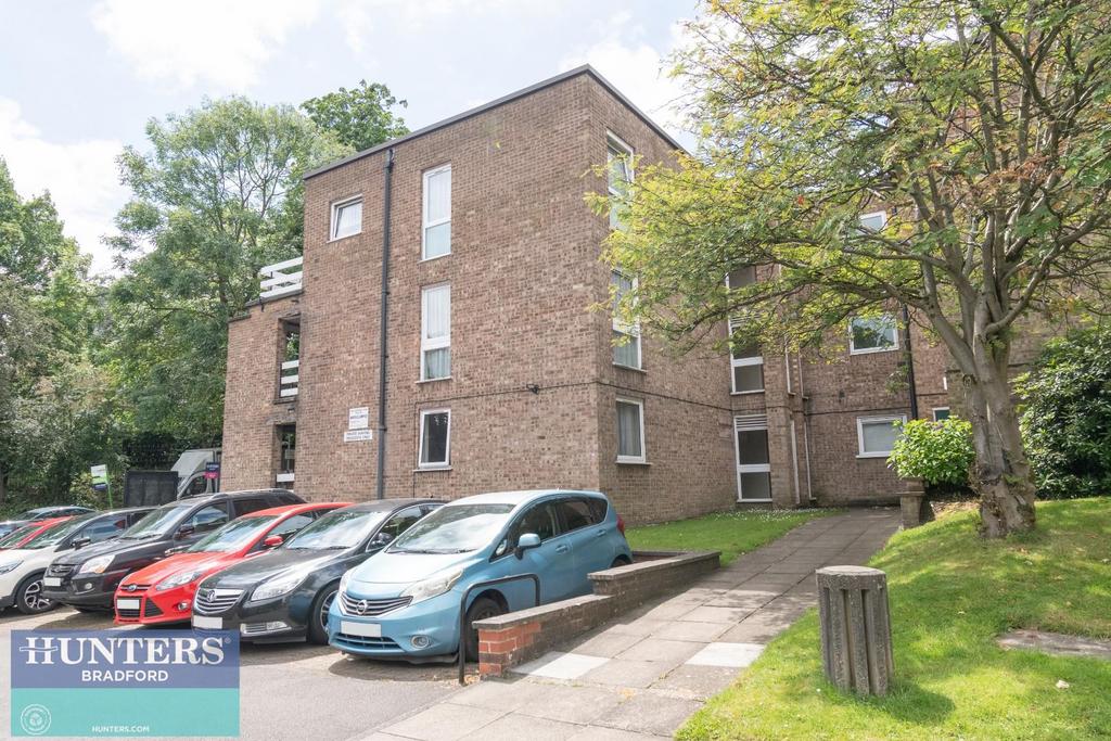 Lister Gardens Manningham, Bradford... 1 bed flat - £35,000