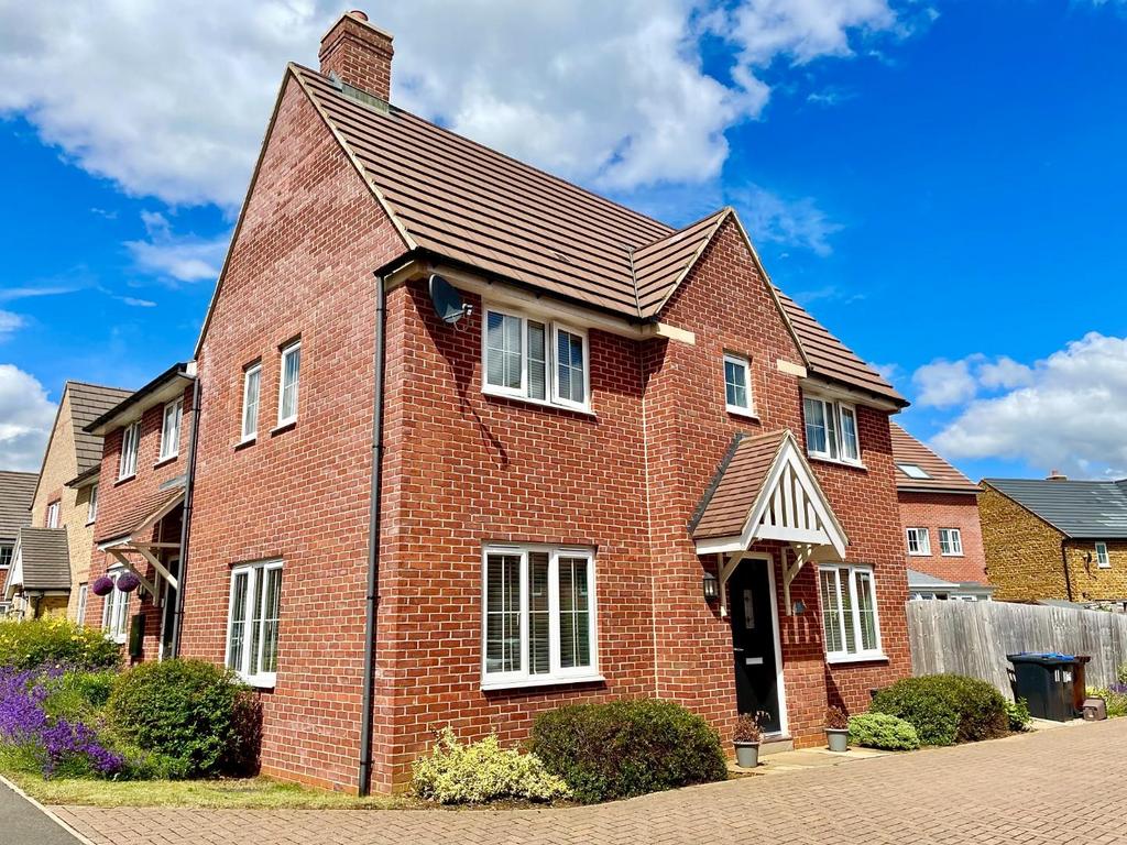 Elder Drive, Brixworth... 3 bed semi-detached house - £300,000