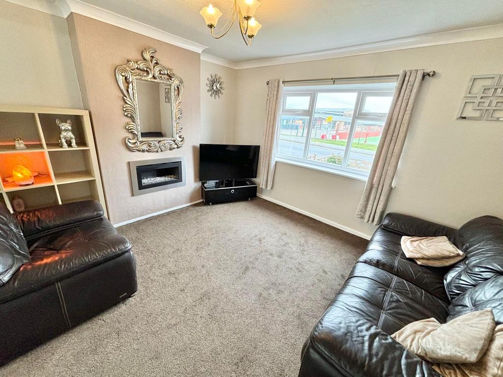 Gateside Drive, Blackpool FY3 3 bed semi-detached house - £135,000