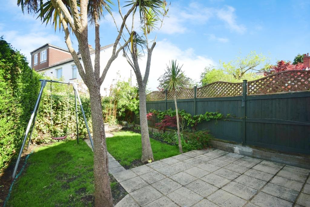 Althorne Road Redhill RH1 3 bed semi-detached house - £1,750 pcm (£404 pw)