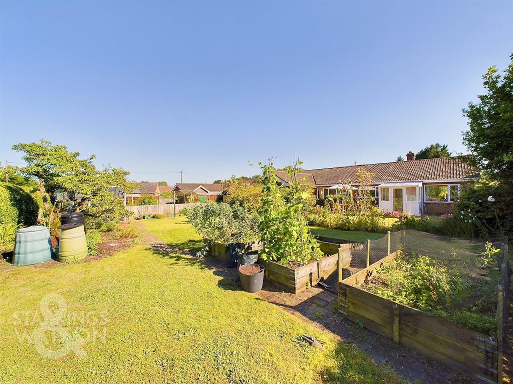 The Close, Roydon, Diss 5 bed detached bungalow for sale - £375,000