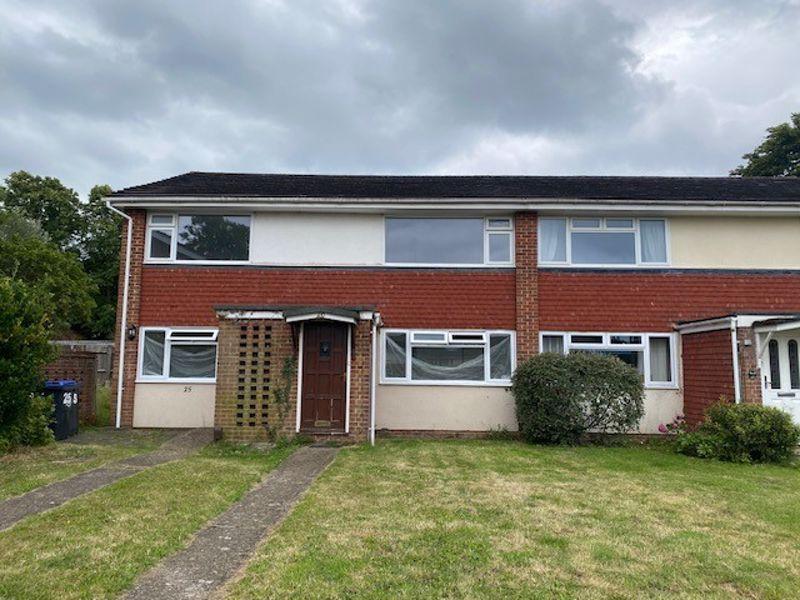 Moat Court, Ashtead 3 bed apartment - £1,800 pcm (£415 pw)