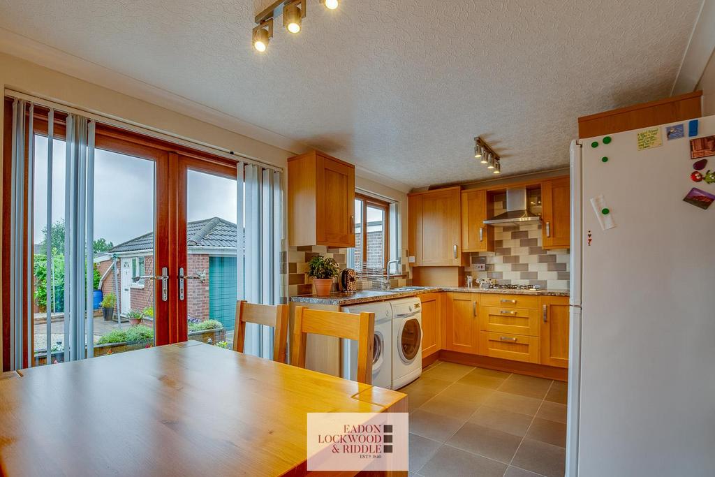 Autumn Drive, Maltby, Rotherham 3 bed detached house for sale - £220,000