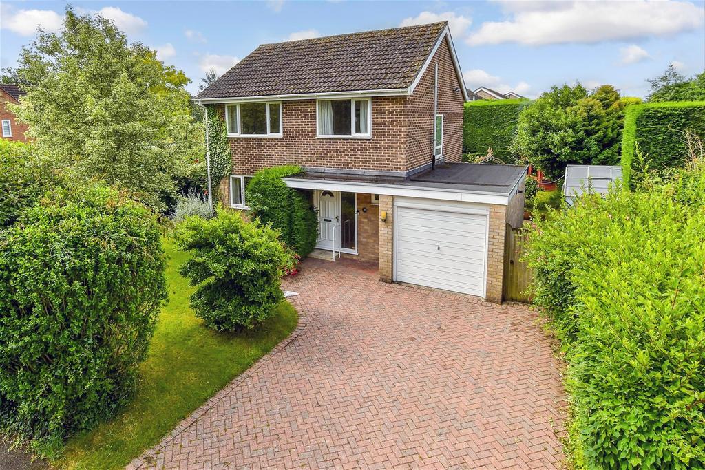 Great Elms, Hadlow, Tonbridge, Kent 3 bed detached house - £450,000