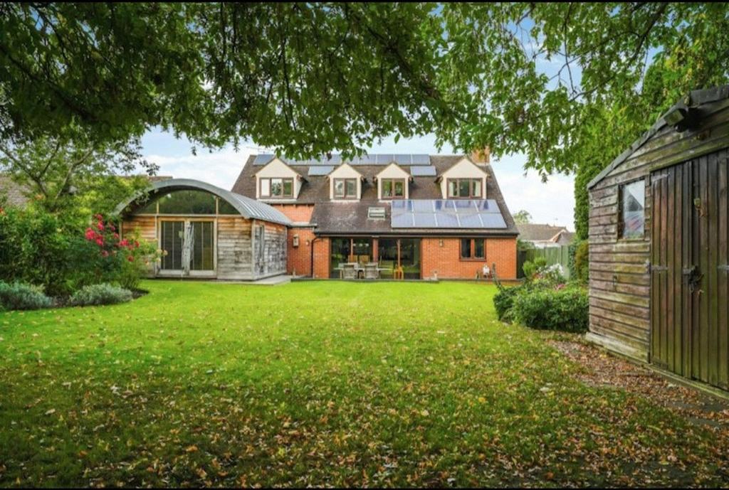 High Street, Twyning, Tewkesbury 5 bed detached house for sale - £685,000