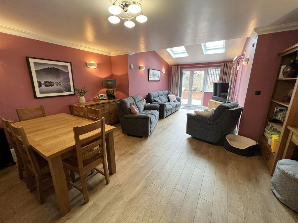 Shelly Crescent, Monkspath 3 bed terraced house for sale - £325,000