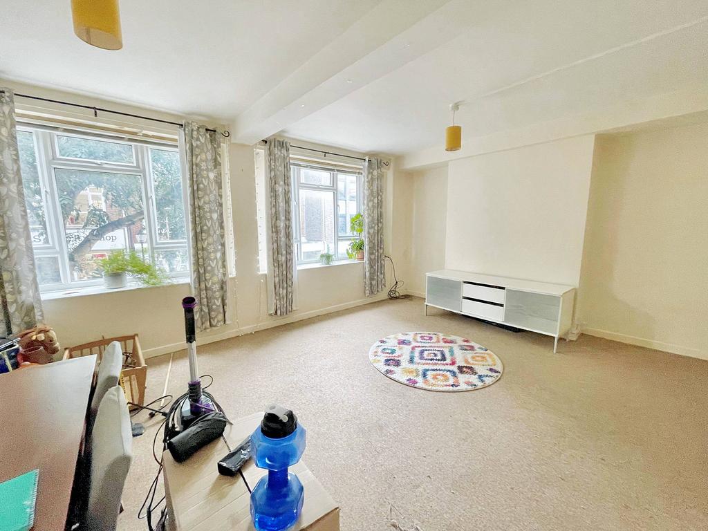Terminus Road, Eastbourne BN21 2 bed flat to rent - £1,050 pcm (£242 pw)