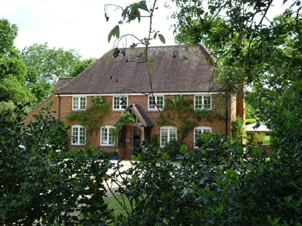 Oak Tree Cottage, Finchampstead... 6 bed detached house - £1,700,000