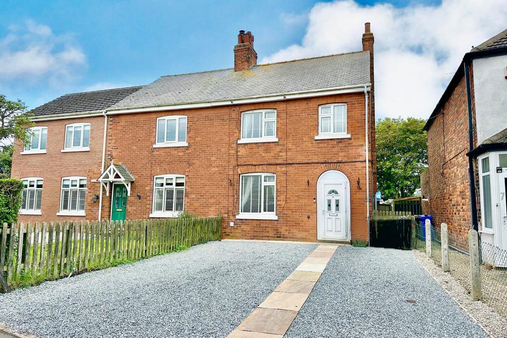Waxholme Road, Withernsea HU19 3 bed semi-detached house - £125,000
