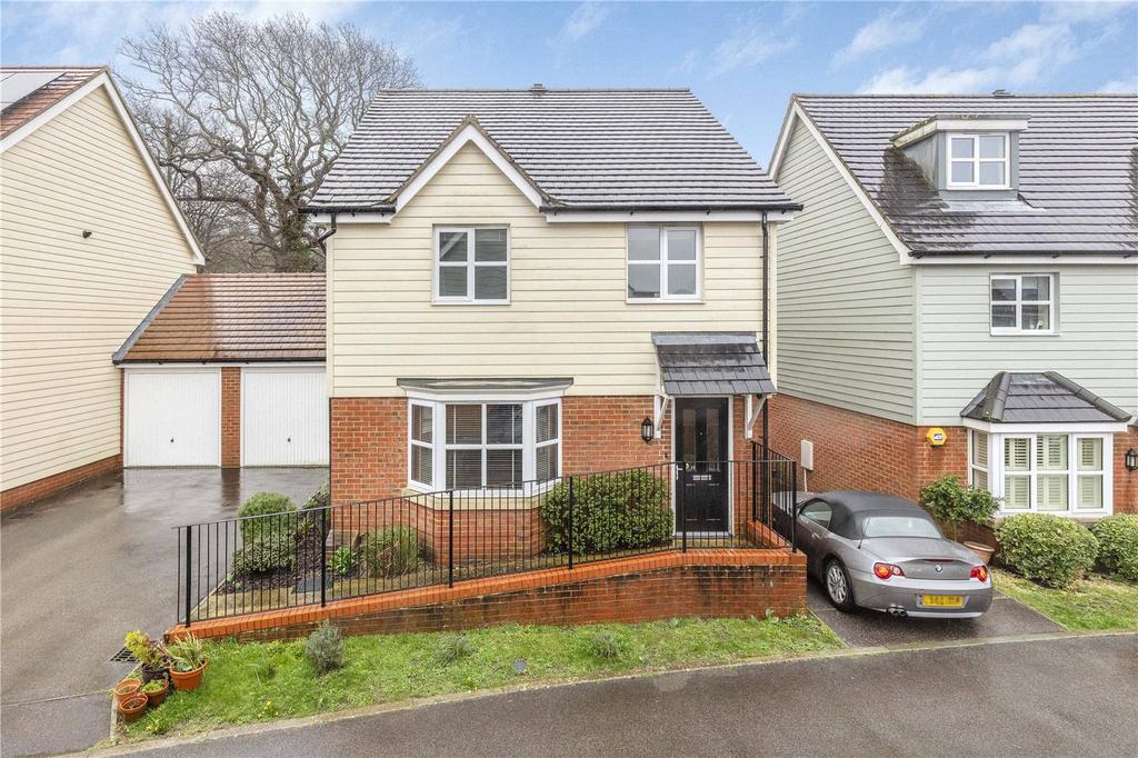 Amaryllis Road, Burgess Hill, West... 4 bed detached house - £2,500 pcm ...