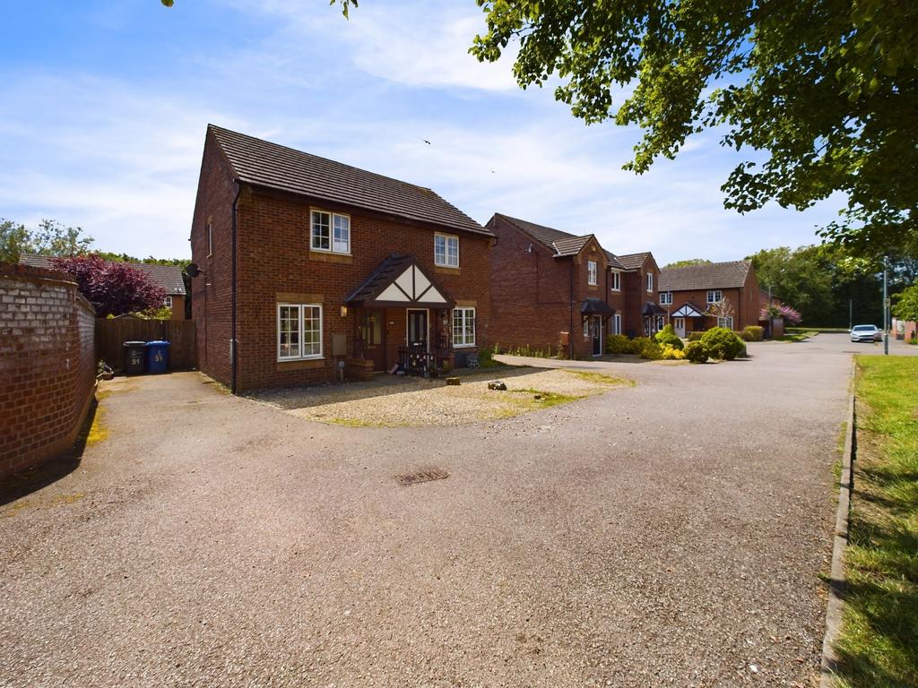 Tyrrell Way, Towcester, NN12 2 bed semi-detached house - £250,000