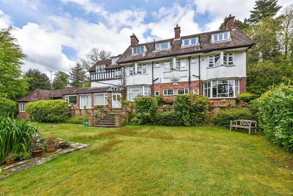 Tower Road, Hindhead, Surrey 1 bed flat - £190,000