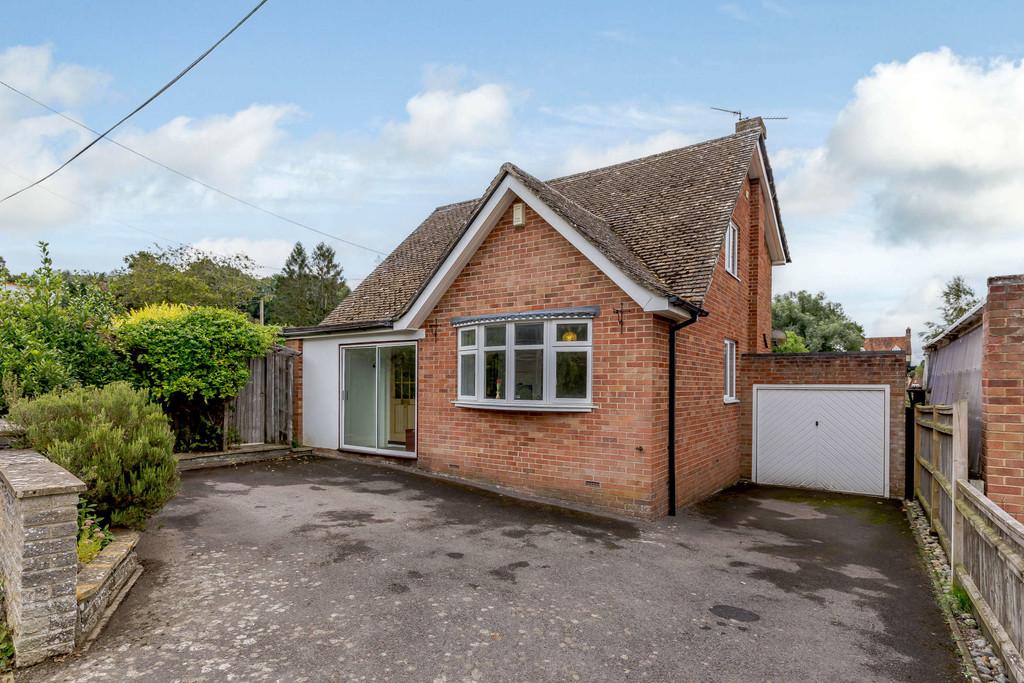 Spring Lane, Oxford OX33 3 bed detached house to rent - £1,850 pcm (£ ...