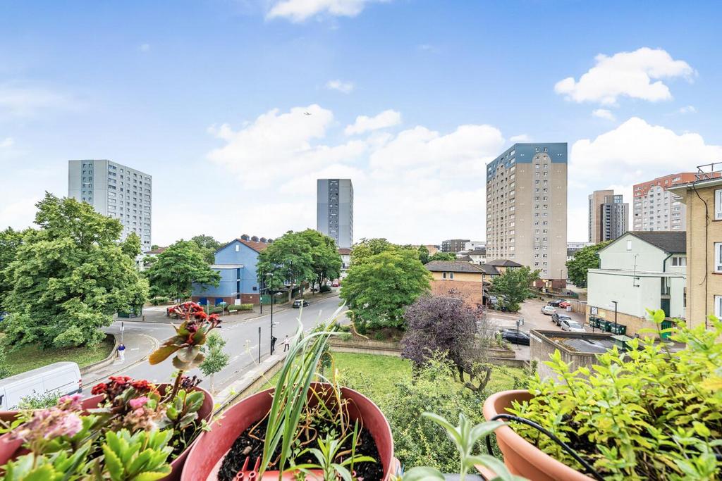 Abinger Grove, Deptford, London, SE8 3 bed flat for sale - £375,000
